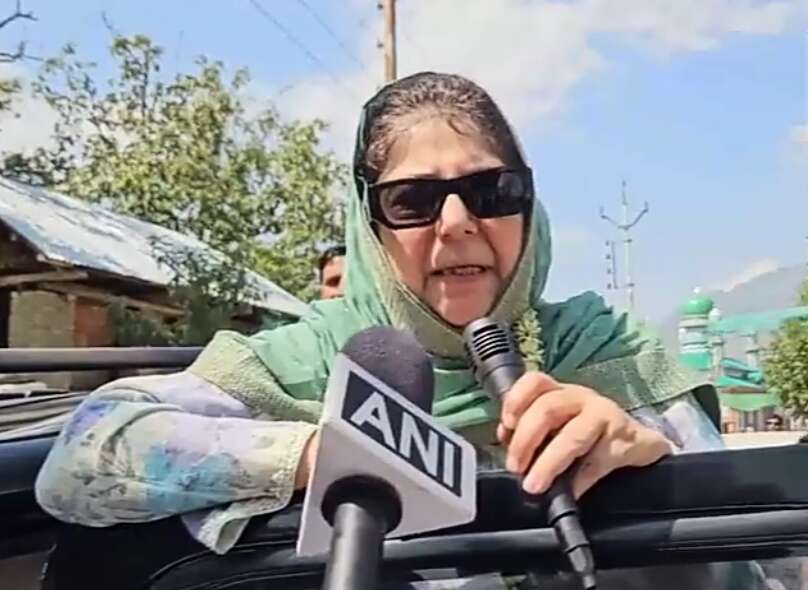 Mehbooba Mufti Challenges Omar Abdullah in Fiery Political Rally