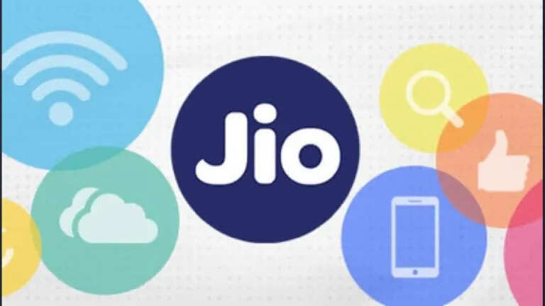 Jio's Thrilling Recharge Offer: 12 OTT Apps, 2GB Data, and More Benefits