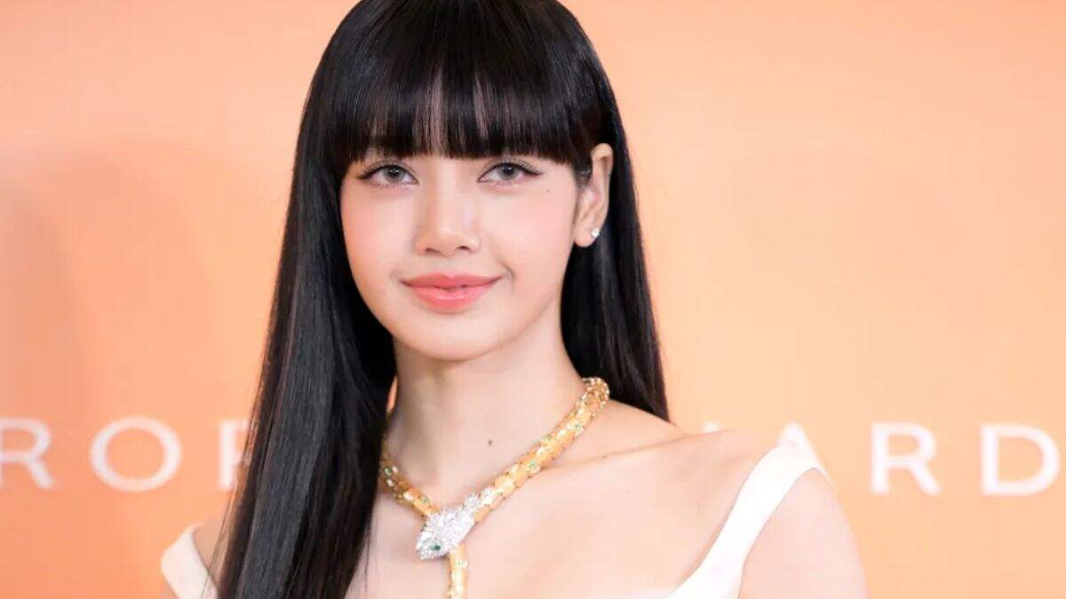 BLACKPINK Lisa Takes Fan Interaction to the Next Level: Join Her on Bubble!